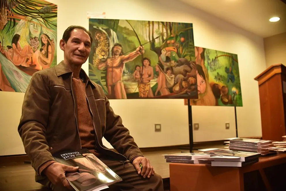 Gerónimo Rodríguez plasma la cultura guayakí en una pared del Cambas ...