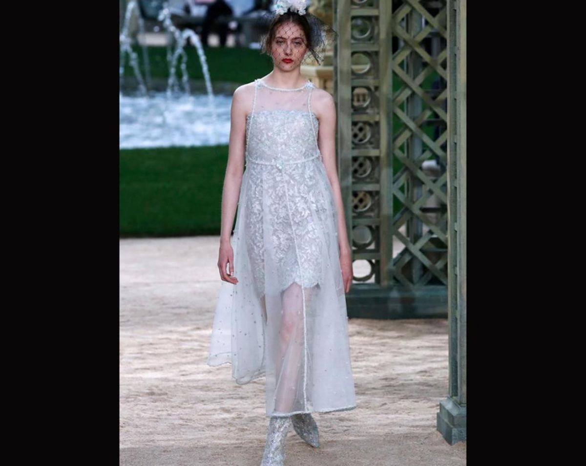 El rosa y el blanco dominan la nueva colección de Chanel | EL ...